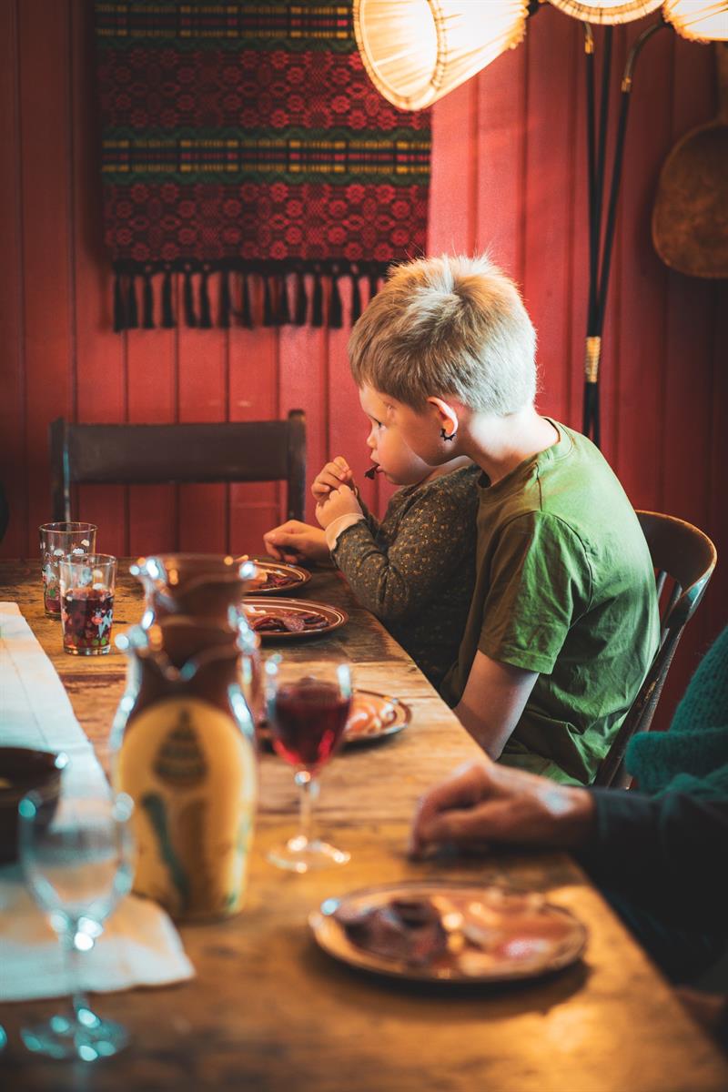 Summercafe in the «Såmmårstuggu» on Kalsa Gårdsbakeri - Explore Trøndelag