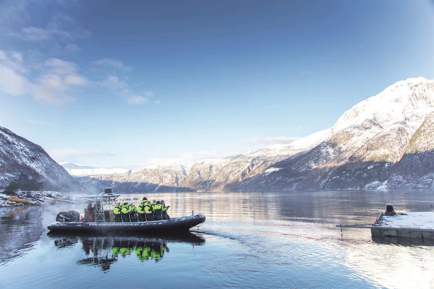 Hardanger | Sea kayaking on the fjord in Eidfjord – Best Adventures