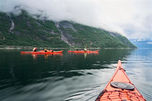 Hardanger | Sea kayaking on the fjord in Eidfjord – Best Adventures