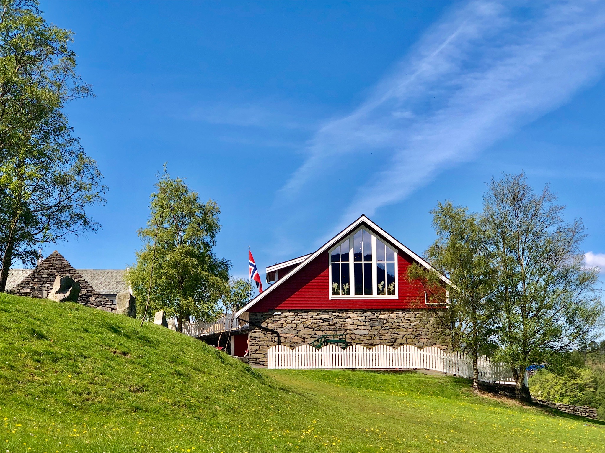 Exclusive guided mountain hike from Fløyen to Øvre-Eide Farm including ...