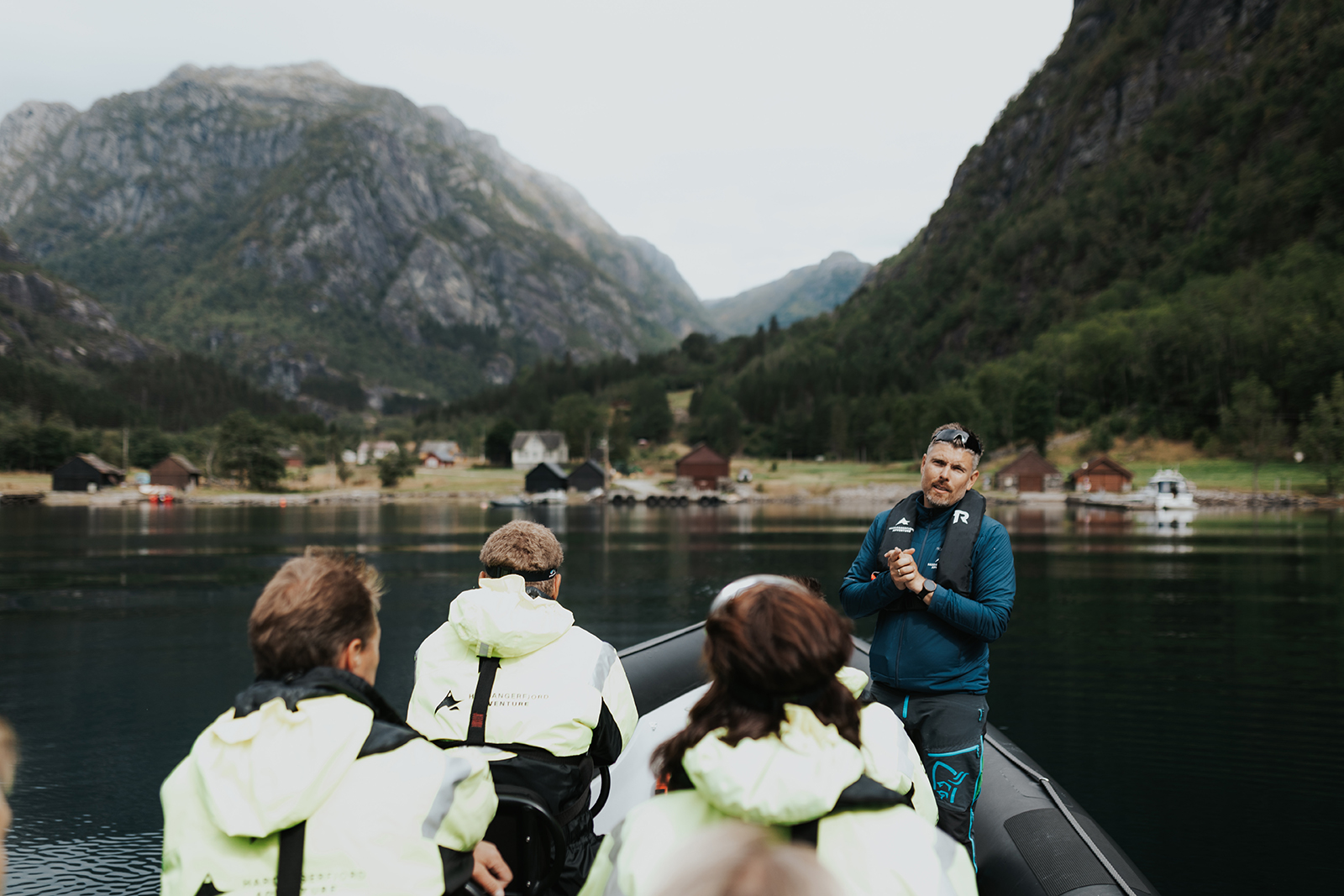 Hardanger | Hardangerfjord og Fyksesund fjord safari from Norheimsund